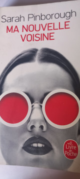 Ma nouvelle voisine: Sarah Pinborough (romancière).) | metabook.gr